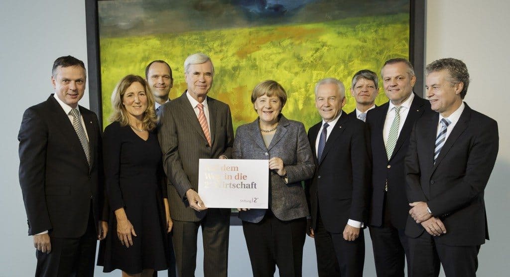 Einige der Förderer der Stiftung 2° bei ihrem Besuch im Kanzleramt (von ...