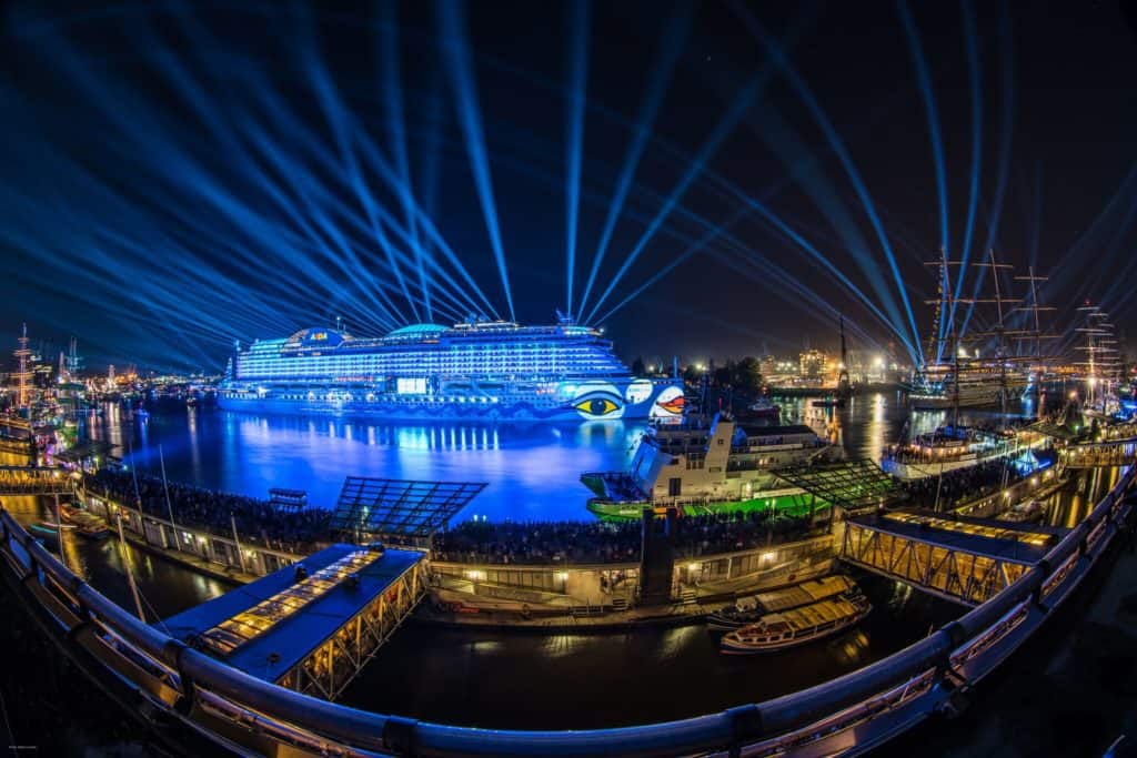 Rund 1,6 Millionen Besucher feierten das größte Hafenfest der Welt in ...