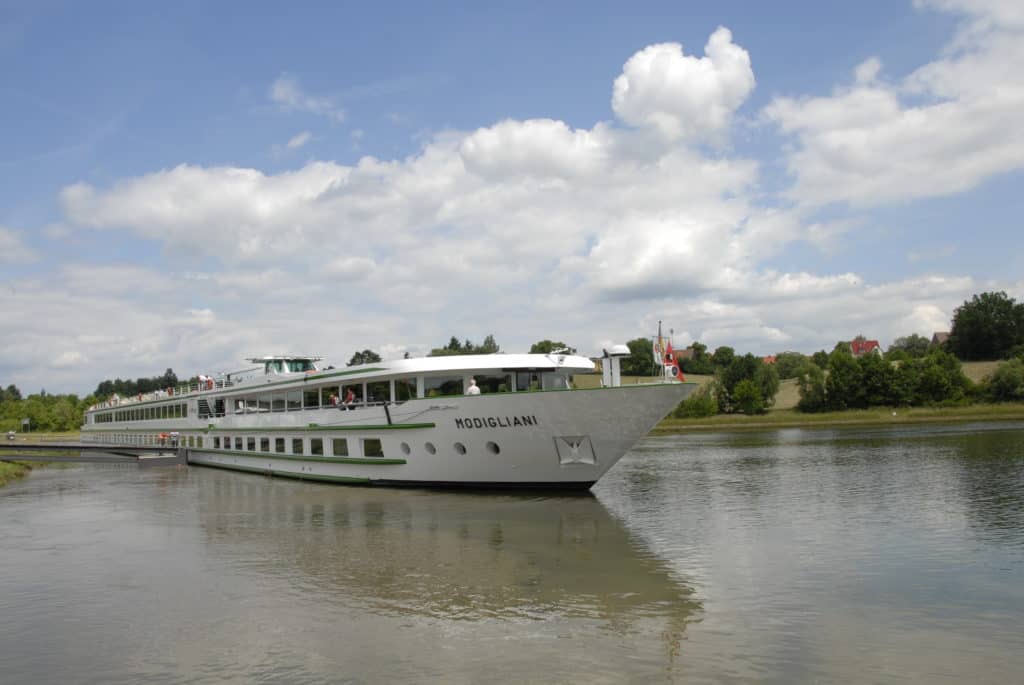CroisiEurope schenkt auf zwei Abfahrten mit MS Modigliani im April 2019 ...