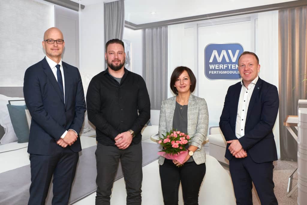 Die beiden Geschäftsführer Volker Asmus (ganz links) und Johannes ...