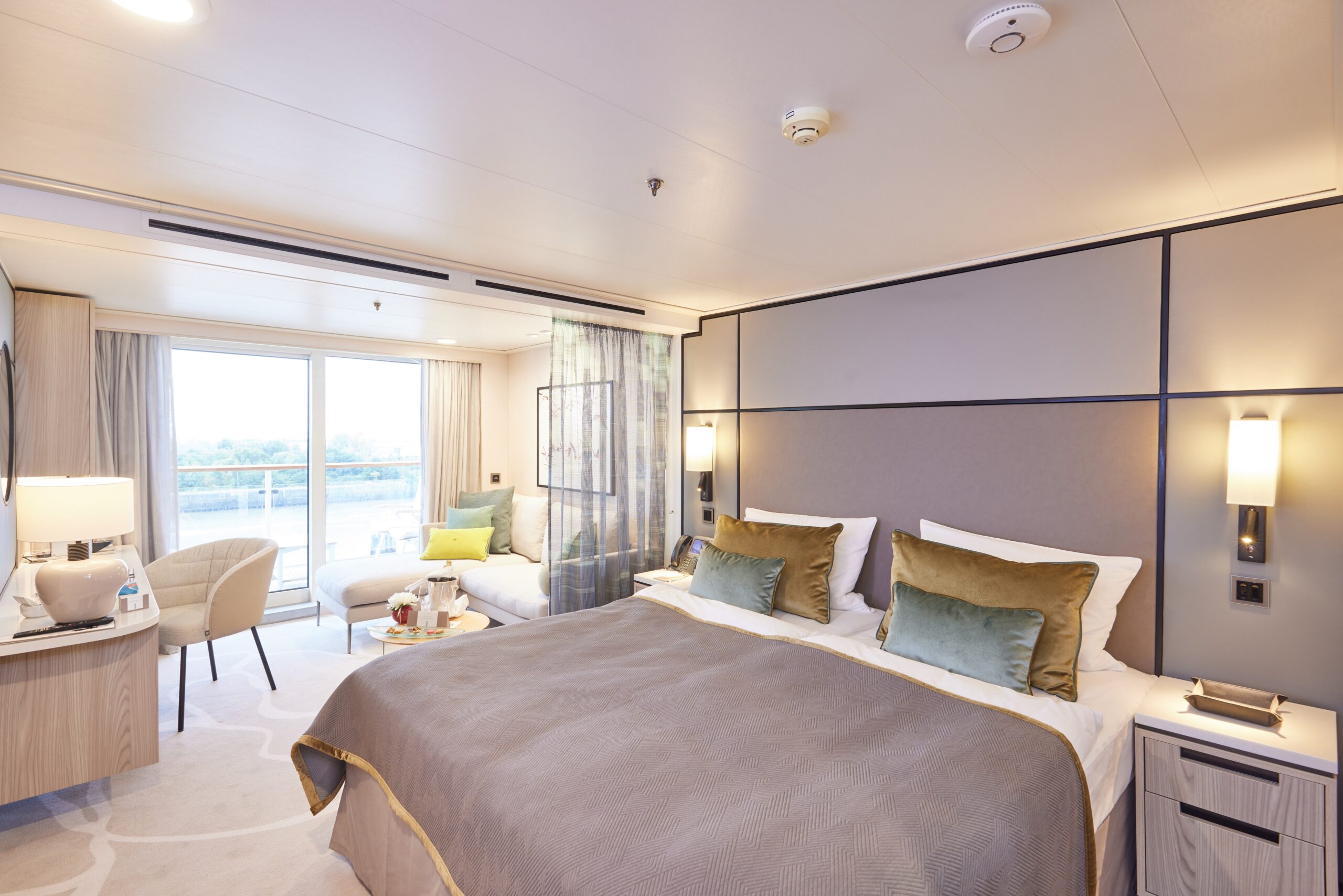 56 Suiten der MS Europa erstrahlen im neuen Glanz (Foto Hapag-Lloyd ...